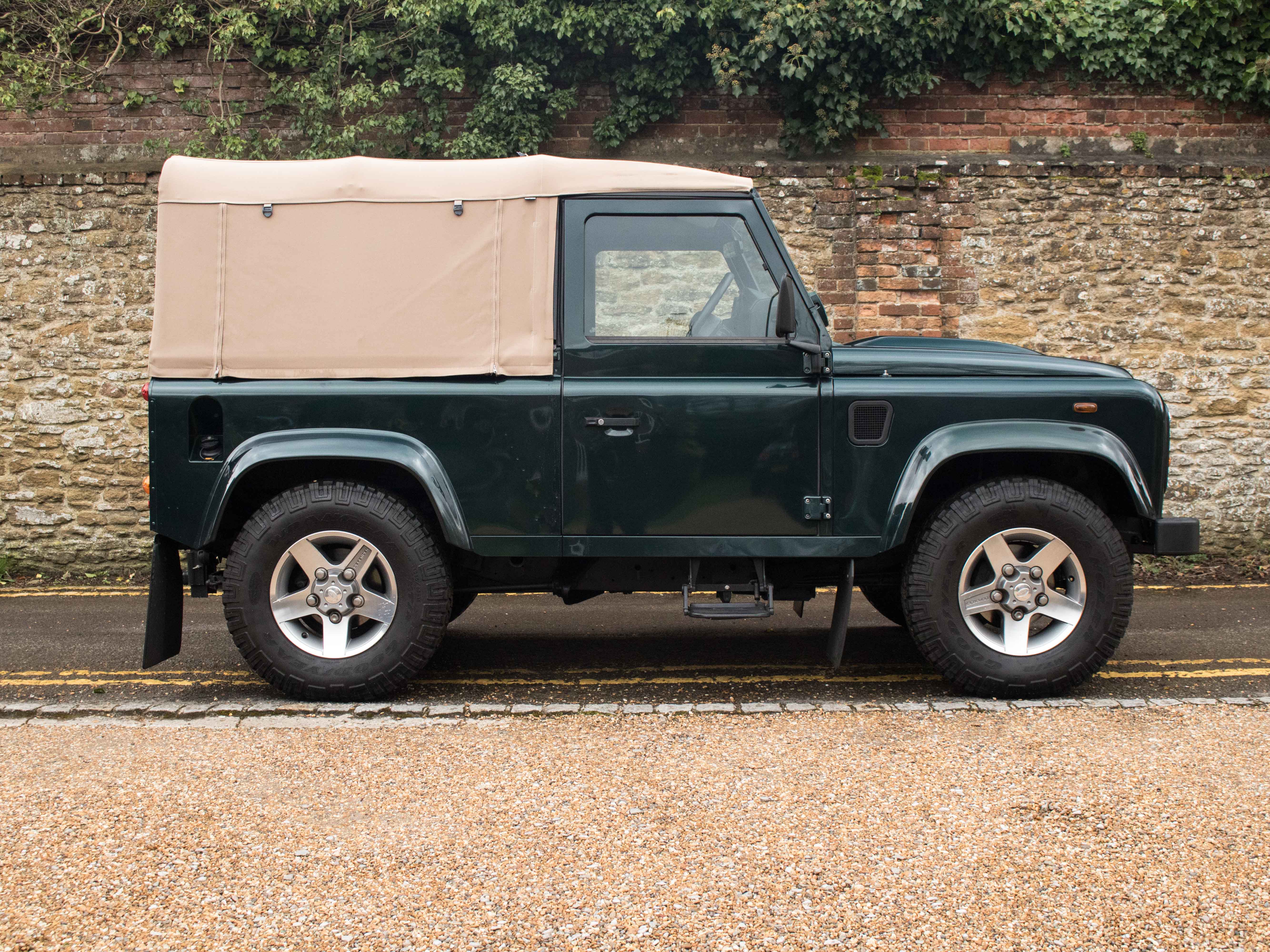 Land Rover Defender 90 SWB Pick-Up 2013 | Surrey Near London Hampshire ...